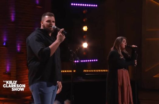 WATCH Kelly Clarkson And 'Voice' Winner Jake Hoot Perform Their Duet